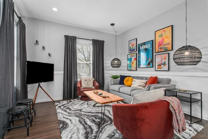 Spacious Duplex W/ 4 Bedrooms Near Food | 17&18 - Kansas City, KS