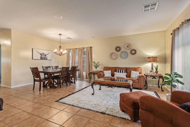 San Tan Super Sparkling Pool/slide Home! - Queen Creek, AZ
