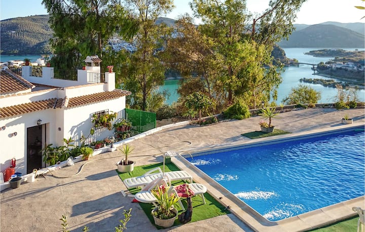 4 Bedroom Stunning Home In Iznajar - Iznájar