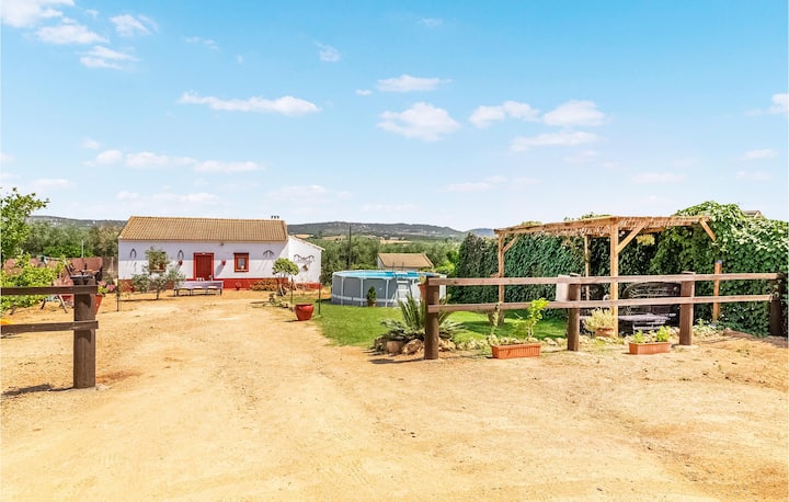 Awesome Home In La Puebla Los Infantes - Palma del Río