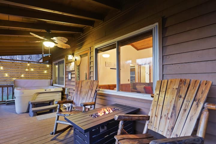Mountain Views | Hot Tub | Fire Pit | Close 2 Town - Blue Ridge, GA