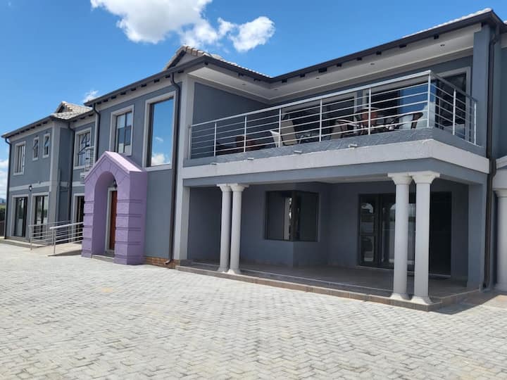 Domsalapeng | Luxury Queen Room - Fouriesburg