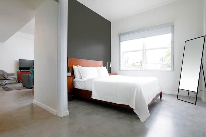 South Beach 2bd - Walk To Beach/nightlife/shops! - Miami Beach, FL