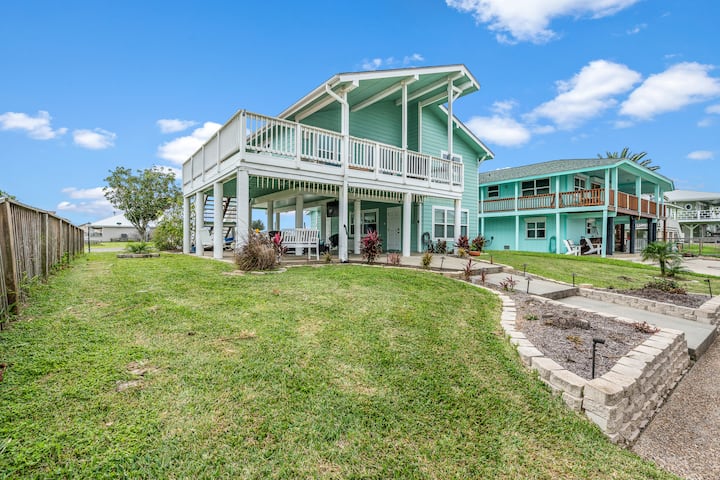 Bearfoot Bungalow | Bayfront Beauty Near Area Fun! - Aransas Pass, TX