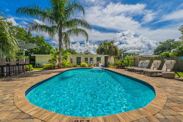 “Heated Poolside Oasis”-central/firepit - Jacksonville, FL