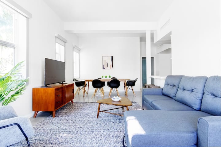 2bd Oasis In Sobe: Steps To Beach, Dining & Shops! - Miami Beach, FL