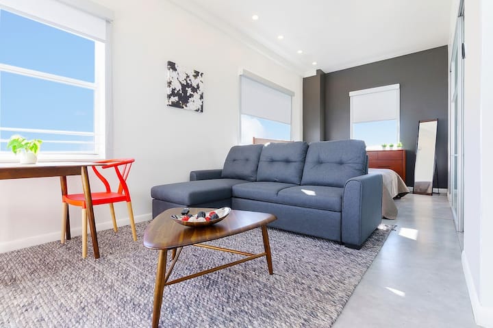 Spacious Studio In Sobe, Near Beach & Dining - Miami Beach, FL