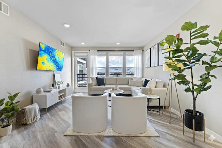 Marina View Retreat | By Lussostay - Nugget Casino Resort