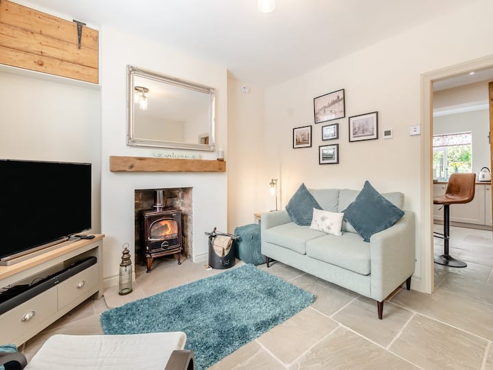 Cherry Blossom Cottage - Beverley