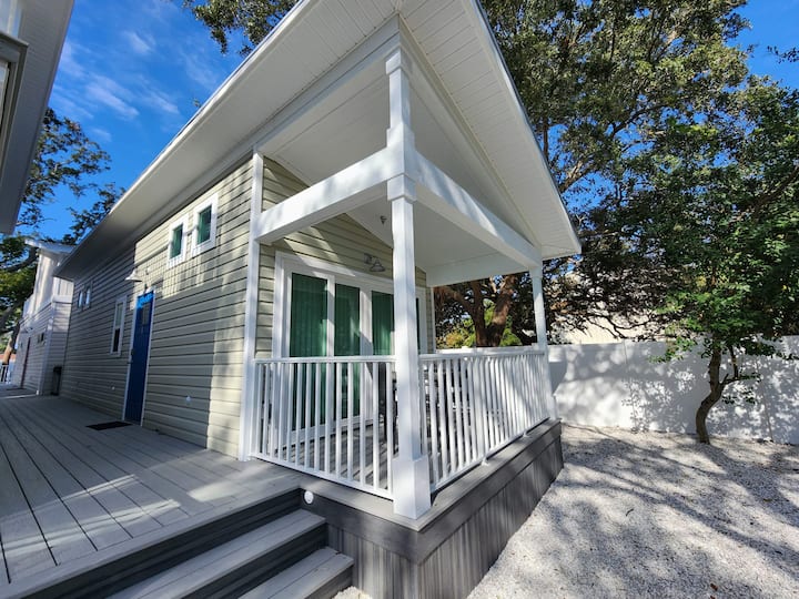 Coastal Tiny Home On Pinellas Trail W/ Heated Pool - Dunedin, FL