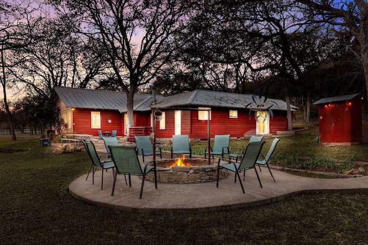 4 Acre Farmhouse By Gruene + River | Games, Grill - New Braunfels, TX