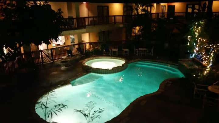 Indoor Pool, Hot Tub, Walk To Beach, Sleeps 2! - Corpus Christi, TX