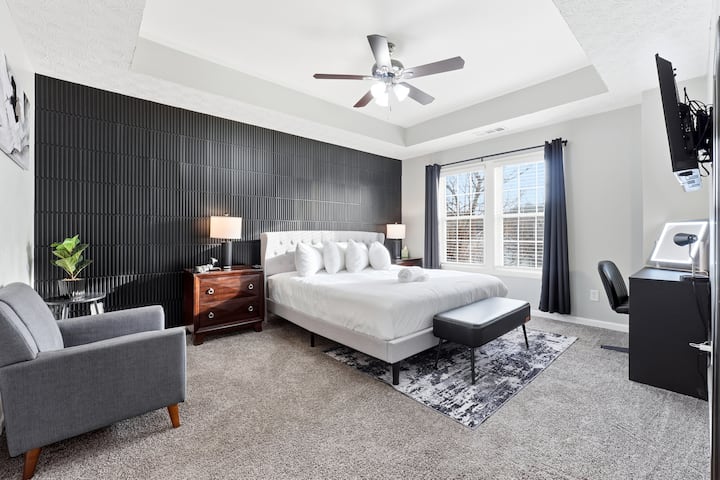 Fun Family Escape! Gameroom • Fire Pit • Sleeps 11 - Marietta, GA