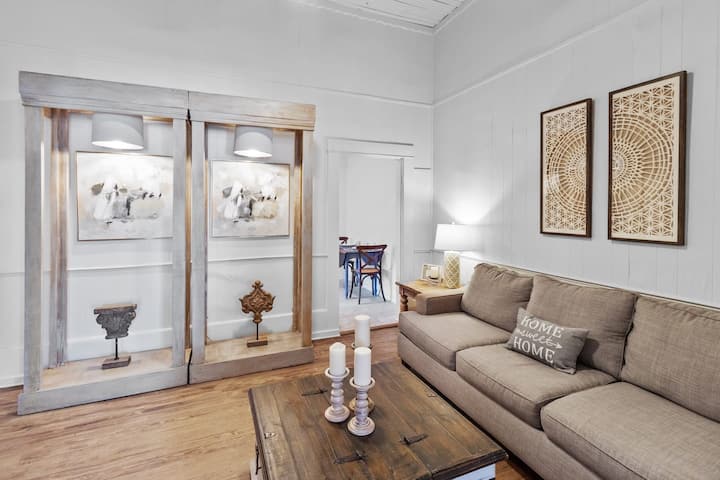 Charming Ivy Street House - Caddo lake