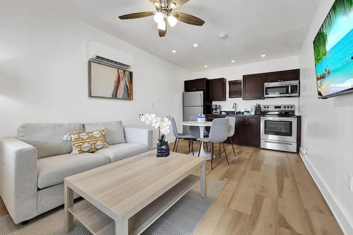 Waves On Walnut # 2-beach Access - Hollywood, FL