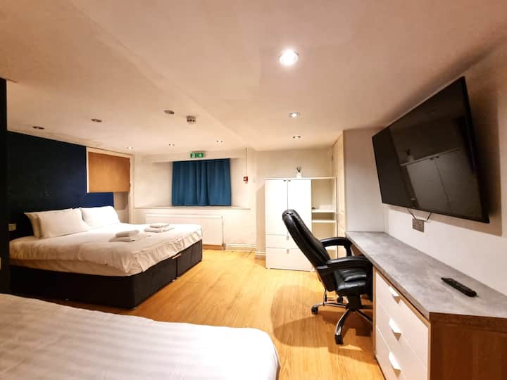 Large Room (Dbl/twin) + Kitchen - Swindon