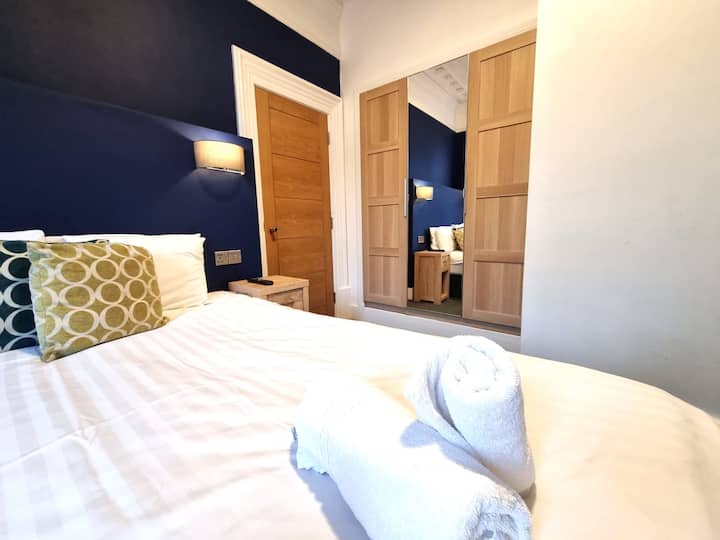 Ground Floor + Kitchenette - Swindon