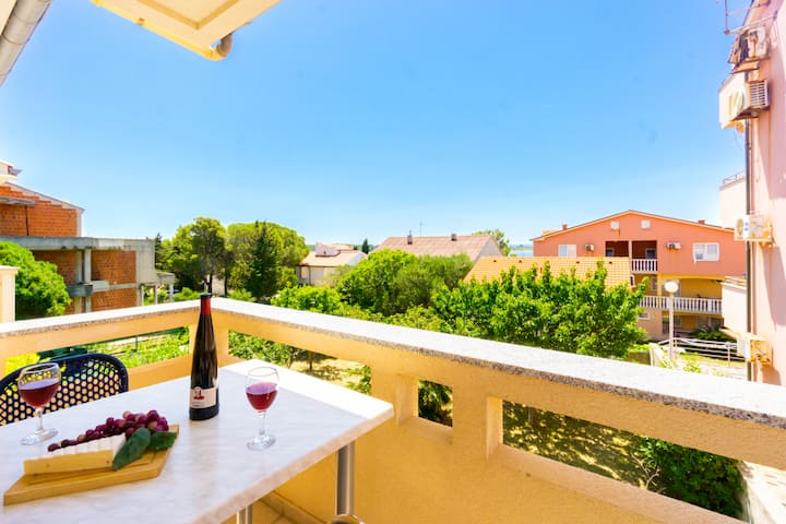 Karchna  4white - Novalja