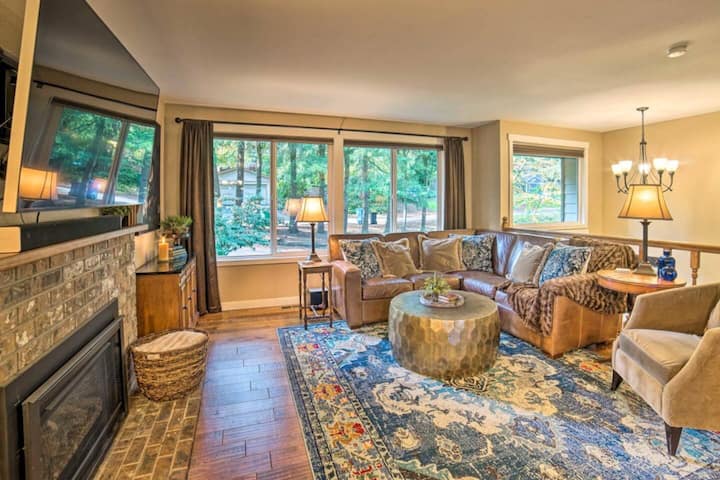Family Friendly Retreat With Hot Tub & Fenced Yard - Shoreline, WA