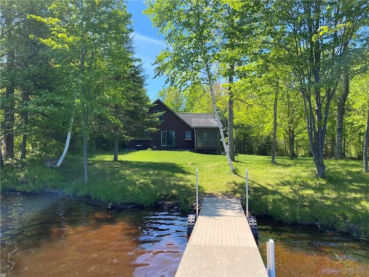 Lucky Charlie Lodge - Winter, WI