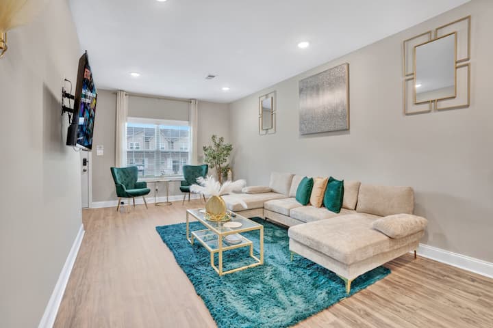 A Taste Of Luxe *Upscale Condo* - Clarksville, TN