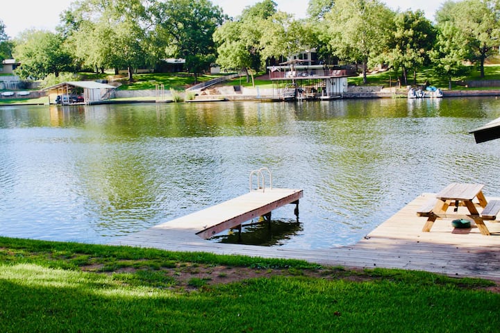 Lakefront On Lbj | Pet Friendly | Sleeps 6 - Lake Buchanan, TX