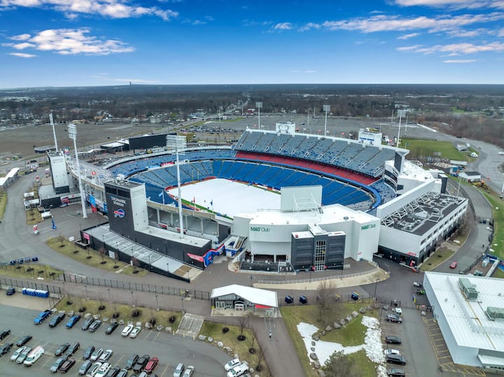 Walk 2 Stadium | Ping Pong / Darts | K Bed - Hamburg, NY