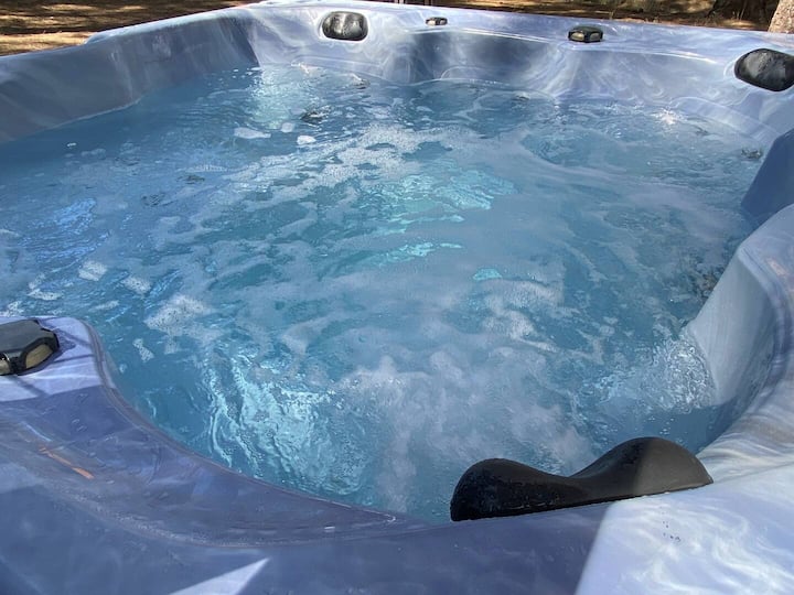 Romantic Cozy Escape, Hot Tub, Walk 2 Lake - Big Bear Lake, CA