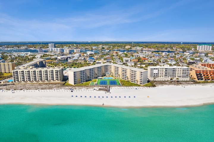 Surfs Up 624–gulf Views–sleeps 6 - Destin, FL