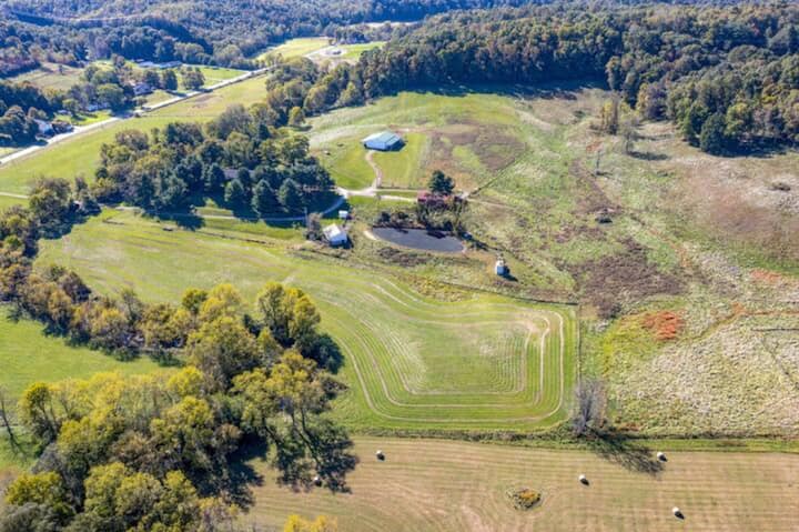 Hocking Hills 85 Acre, Pet Friendly , 62jet Hottub - Logan, OH