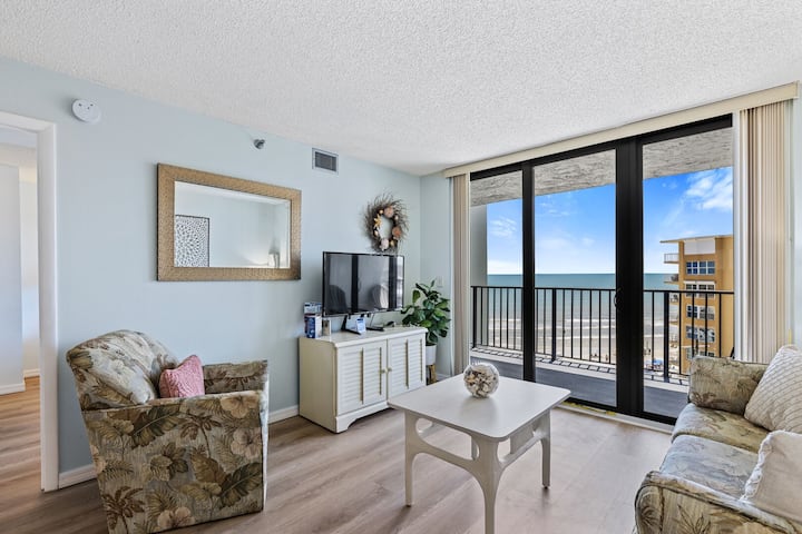 Ocean View / Pool / Walk To Shops & Dining / Ot701 - New Smyrna Beach, FL