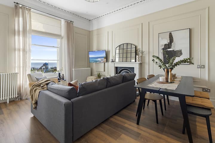 Sea Breeze, Luxury Views Seafront Stylish Home - Teignmouth