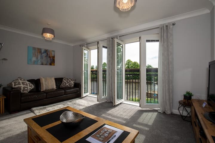Host & Stay | Blue Bridge View - York
