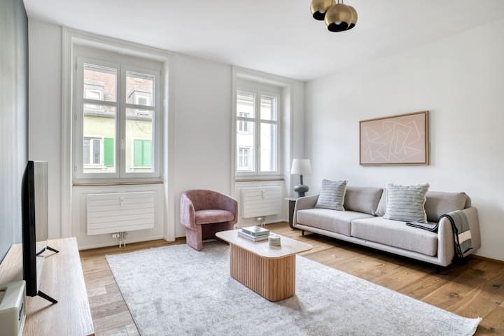 Blueground | Matthäus, Storage, Nr Market - Suiza