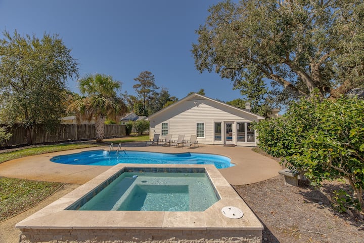 Immaculate 4 Bed/3.5 Bath Home With Private Pool - St. Simons Island, GA