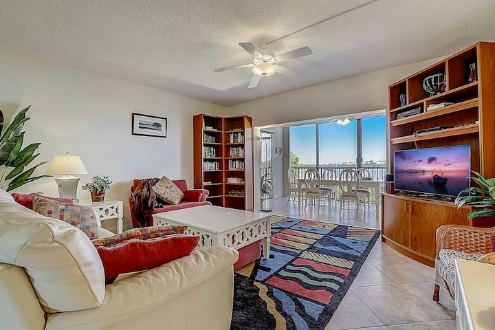 Bayfront Lbk Condo, Private Beach, Balcony - Longboat Key, FL