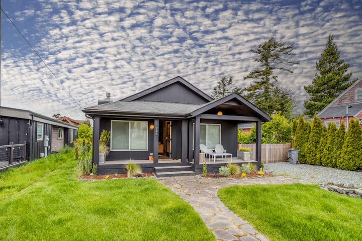 Contemporary-1 Block To Village-sprig Dwelling - Manzanita, OR