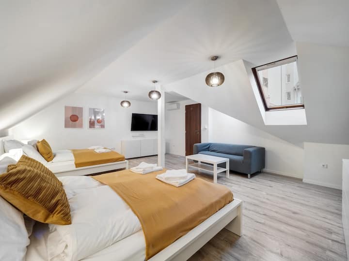 Old Town Modern Getaway - Budapest