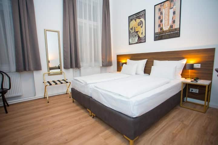 Double Room With Extra Bed - (Non-refundable) - Vienne