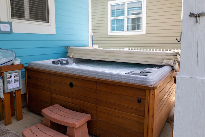 Lake Front/hot Tub/sleeps 10-12 (A Wave From It) - Michigan City, IN