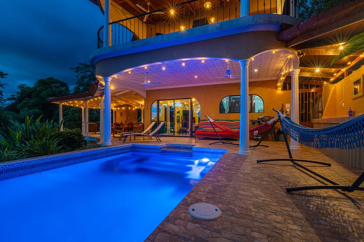 Ocean Views-3 Suite-pool-wildlife-ojochal-100mbps - Costa Rica