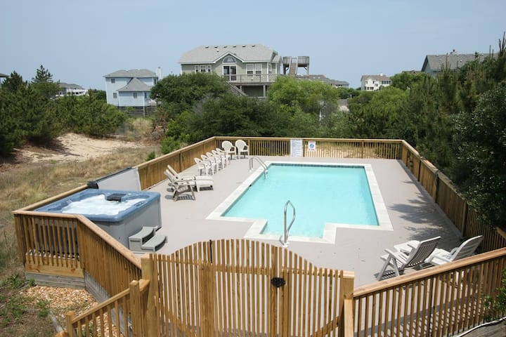 Follow The Sun: Pool, Hot Tub, Close To The Ocean - Corolla, NC