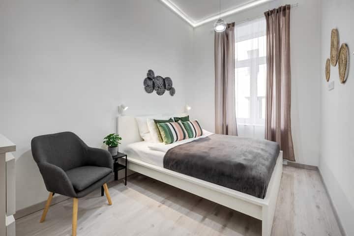 Very Central, New And Large - Budapest