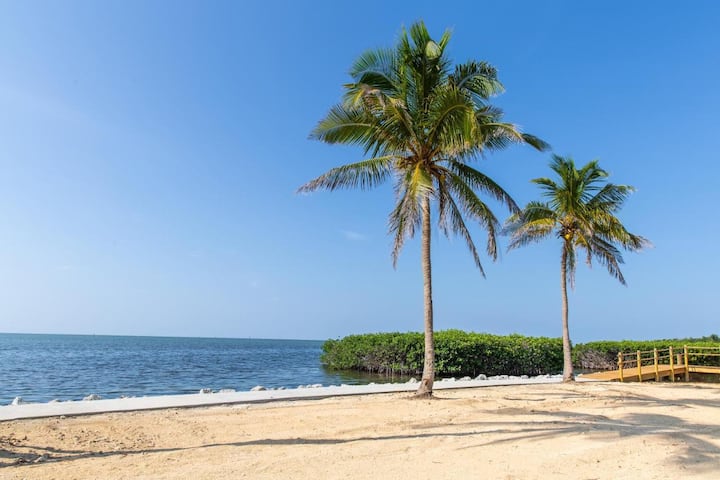 Rare Find! 4 Pleasant Units! Free Breakfast - Islamorada, FL