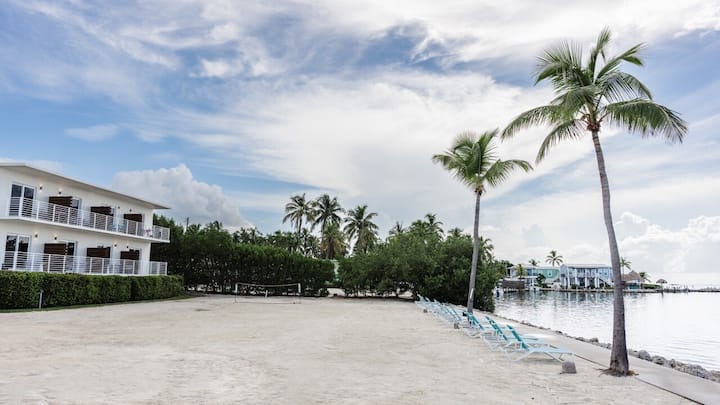 Look No Further! 4 Relaxing Units, Onsite Pool - Islamorada, FL