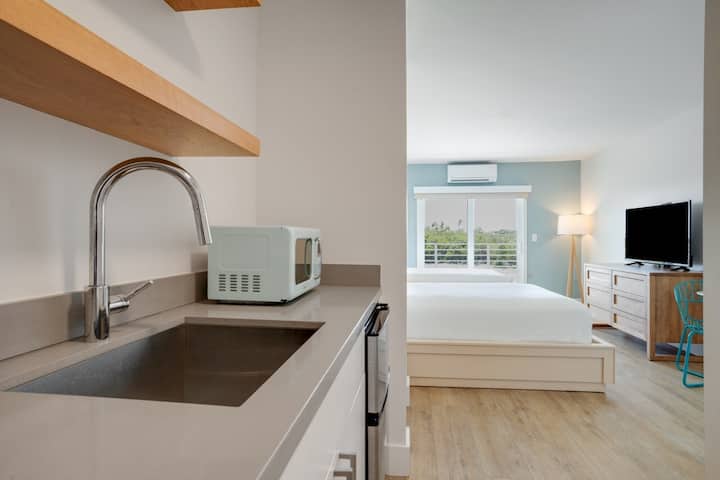 Proximity Ats Its Best! 2 Convenient Units, Pool - Islamorada, FL