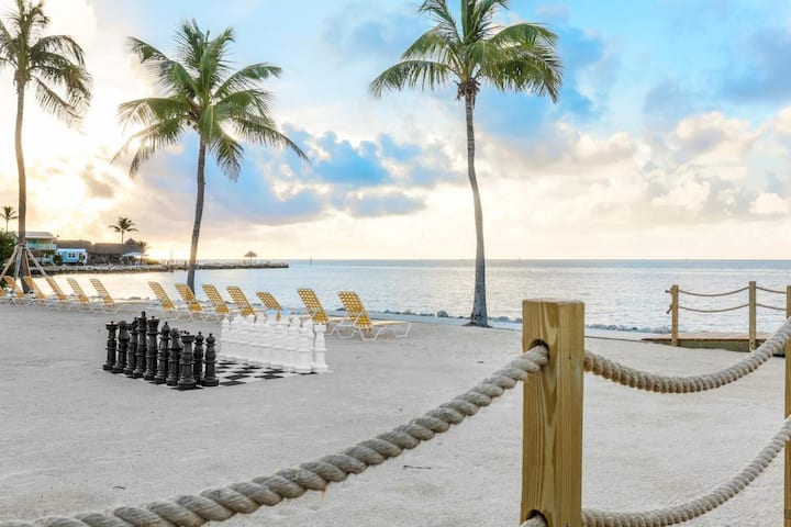 Pleasant Stay! 3 Classy Units, Onsite Pool - Islamorada, FL