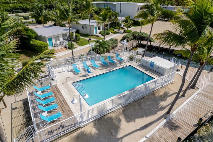 For The Whole Family! 3 Convenient Units, Pool - Islamorada, FL