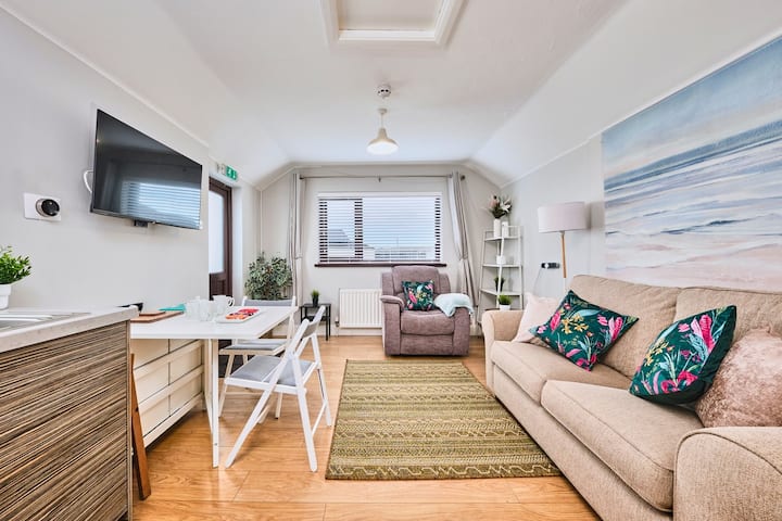 Golf Terrace 4~ Secluded Quiet Haven In Prime Spot - Portrush