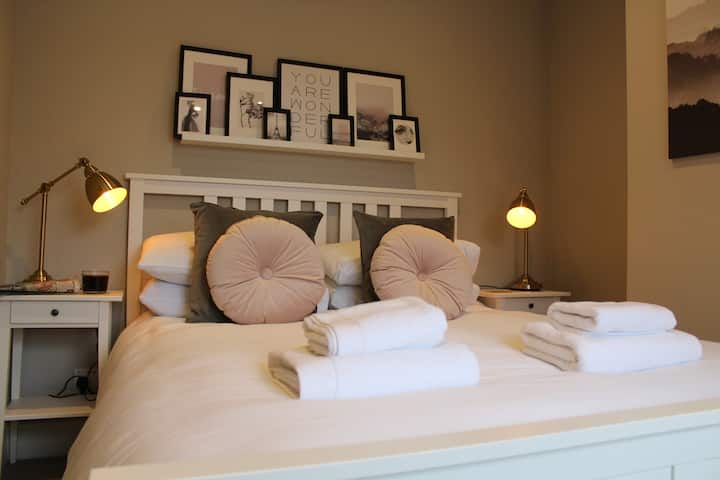 Cottage Inc Breakfast, Sleeps 6 - Bakewell
